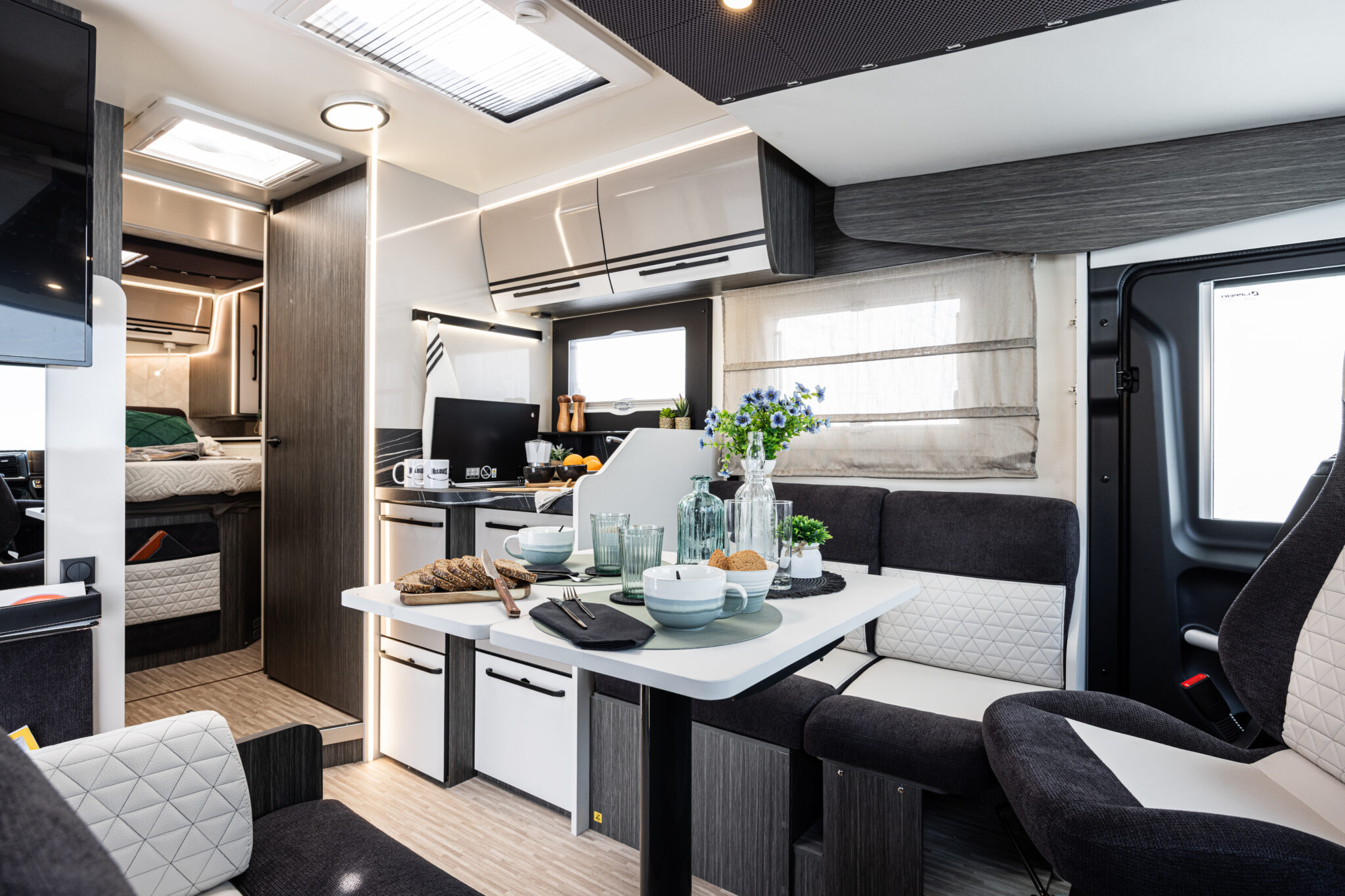 Nevis Series 800 - Season 2026 | McLouis