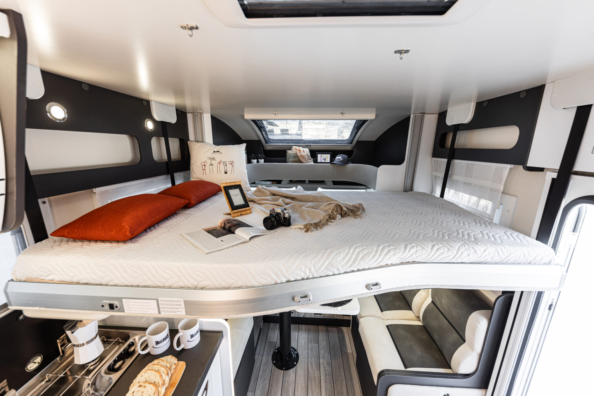 MC4 381 - McLouis GLOBAL