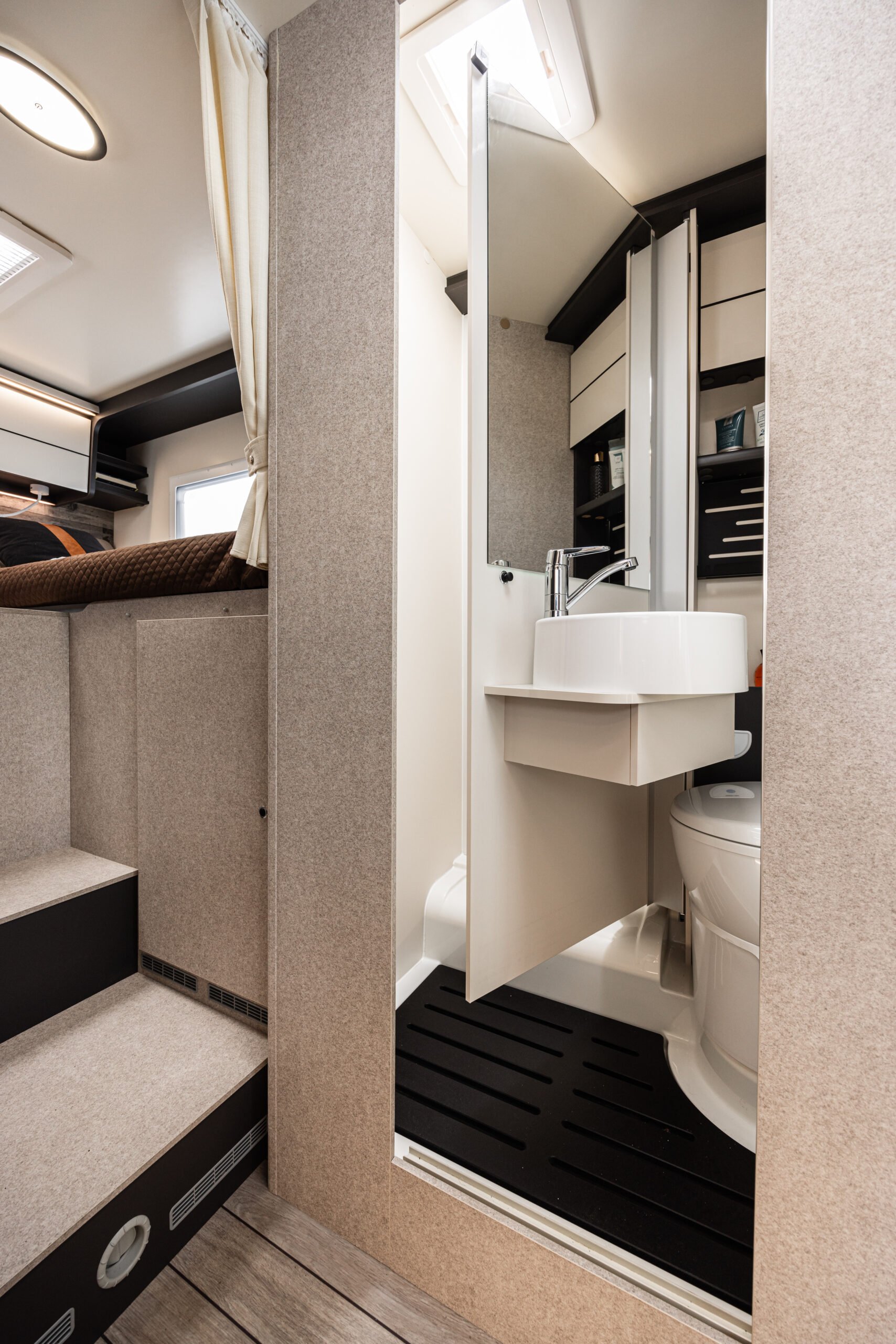 Mc4 Slim 339 - Camping-car compact profilé | McLouis