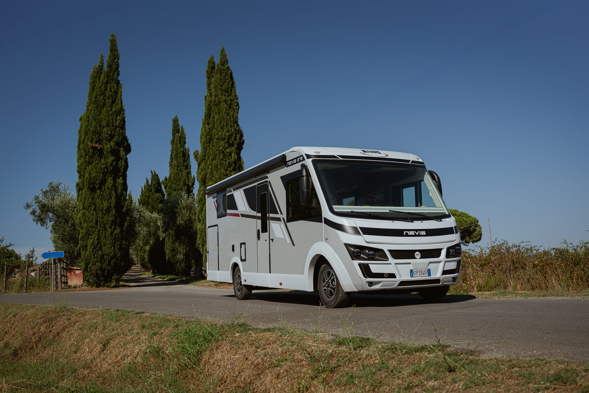 McLouis - Camping-cars, semi-camping-cars et capucines depuis 1999